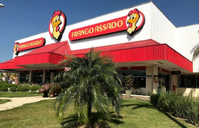Frango Assado amplia cardápio com Festival de Espetinhos – Revista Destac